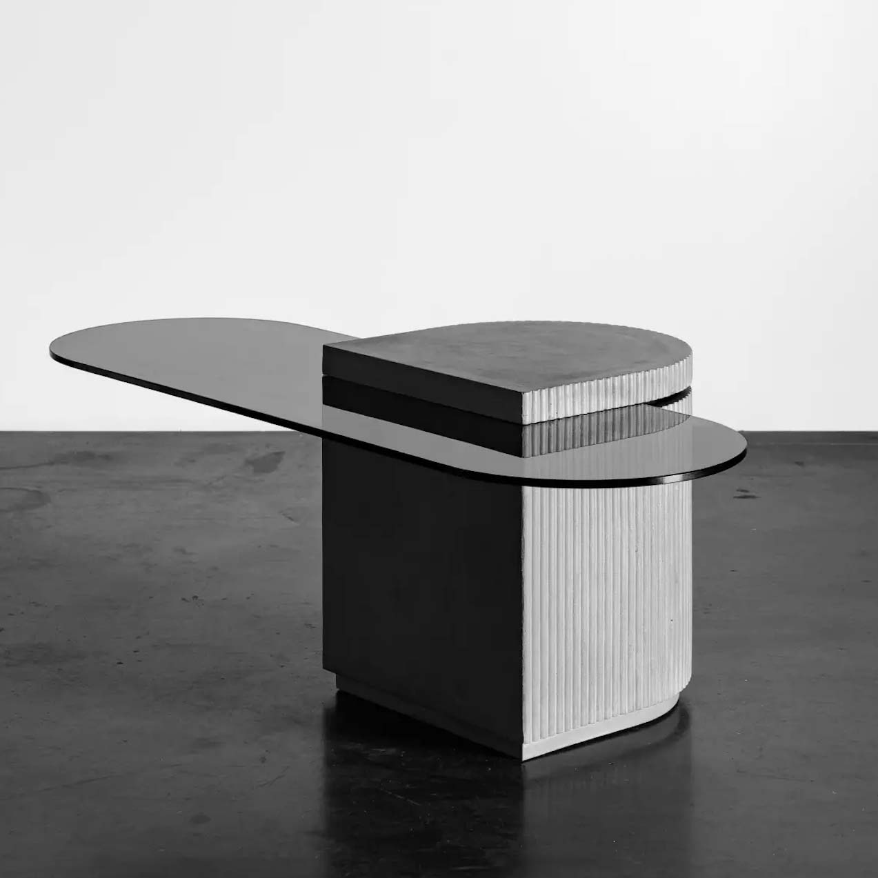 Strut the pill Coffee Table. Discover how the Bauhaus influenced design ...